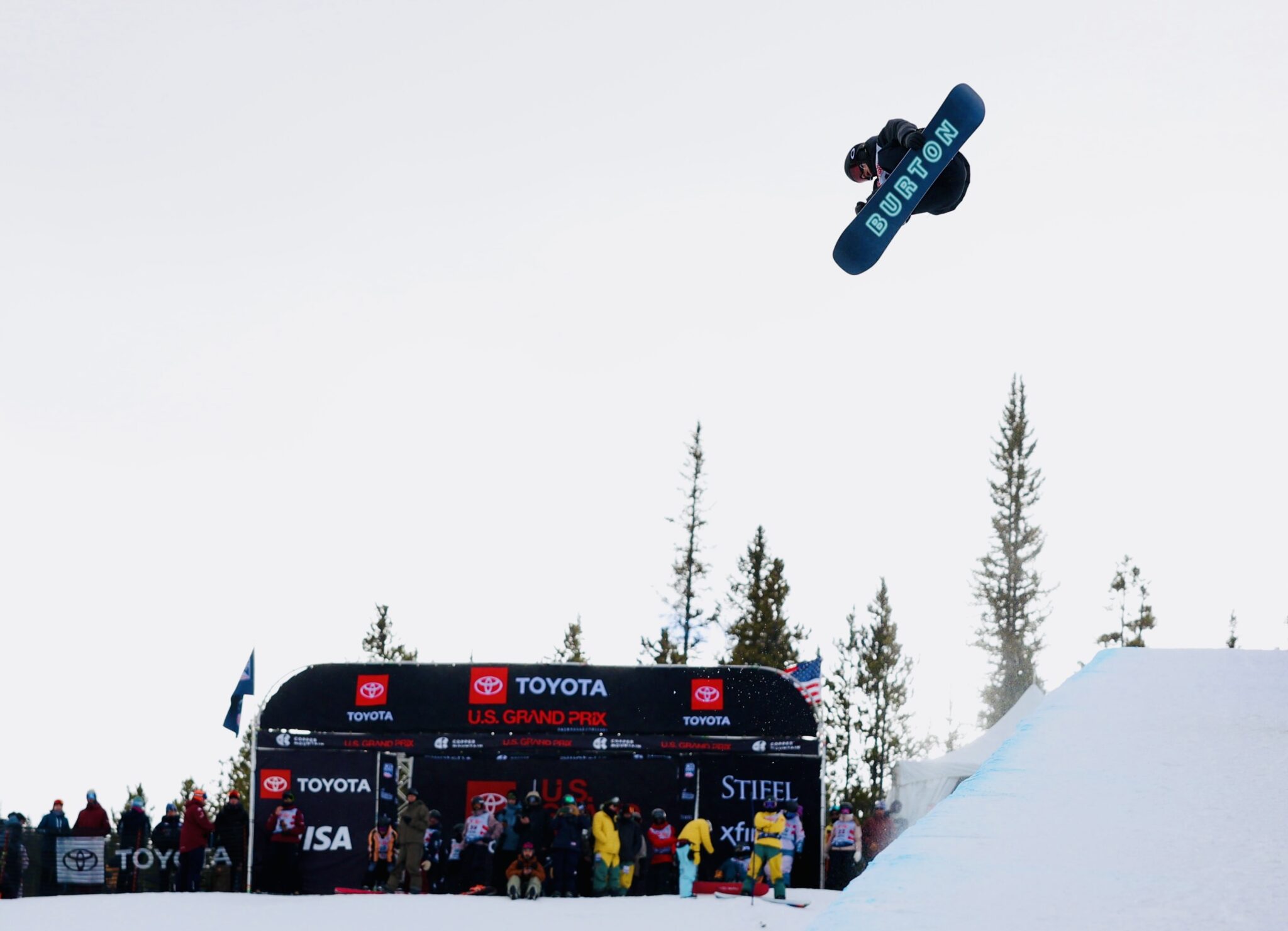 Highlights of the Snowboard Halfpipe Competition at the Milan-Cortina ...