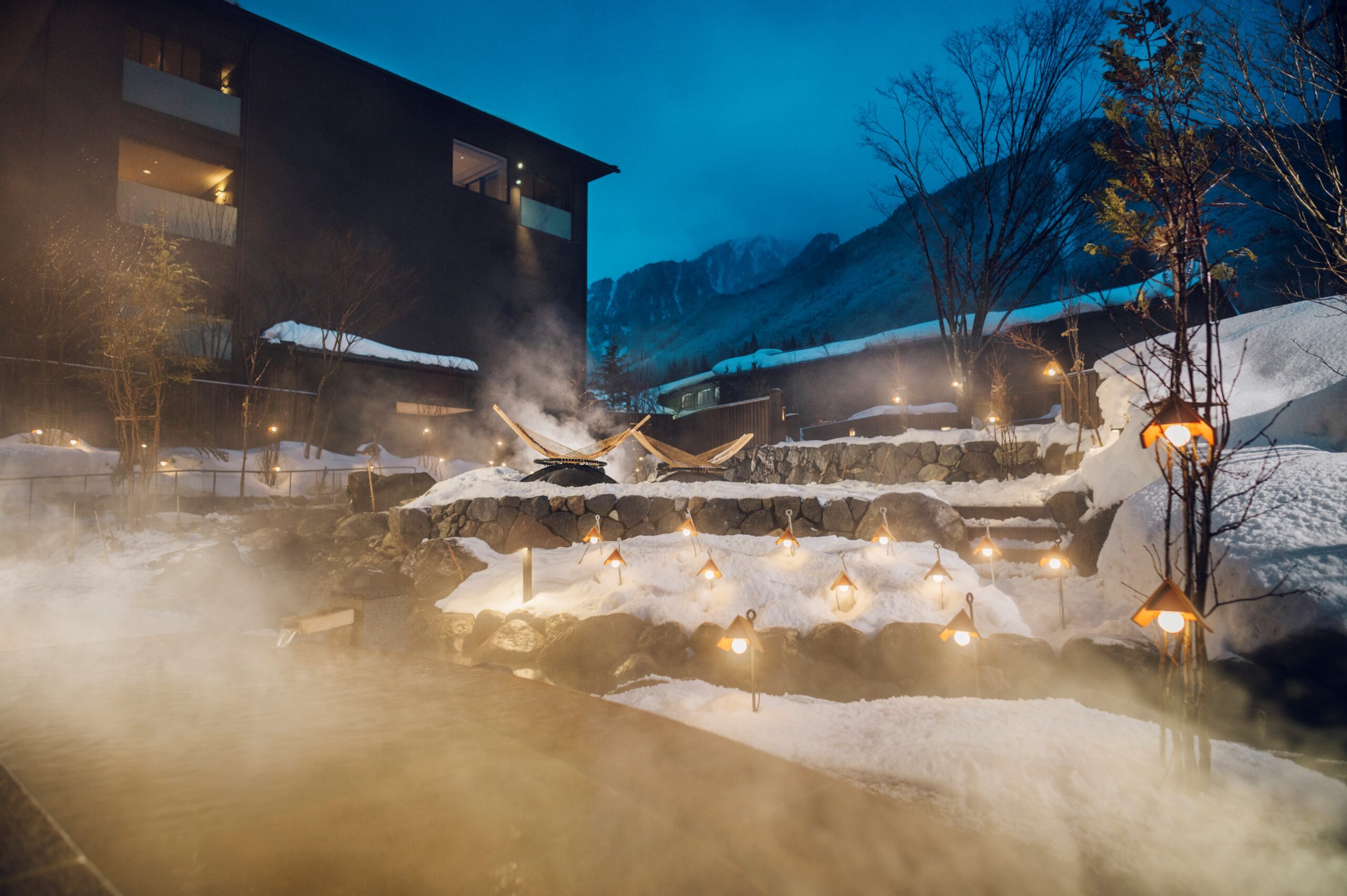 Snowy night light born from the Gassho-style architecture. Relax in a ...