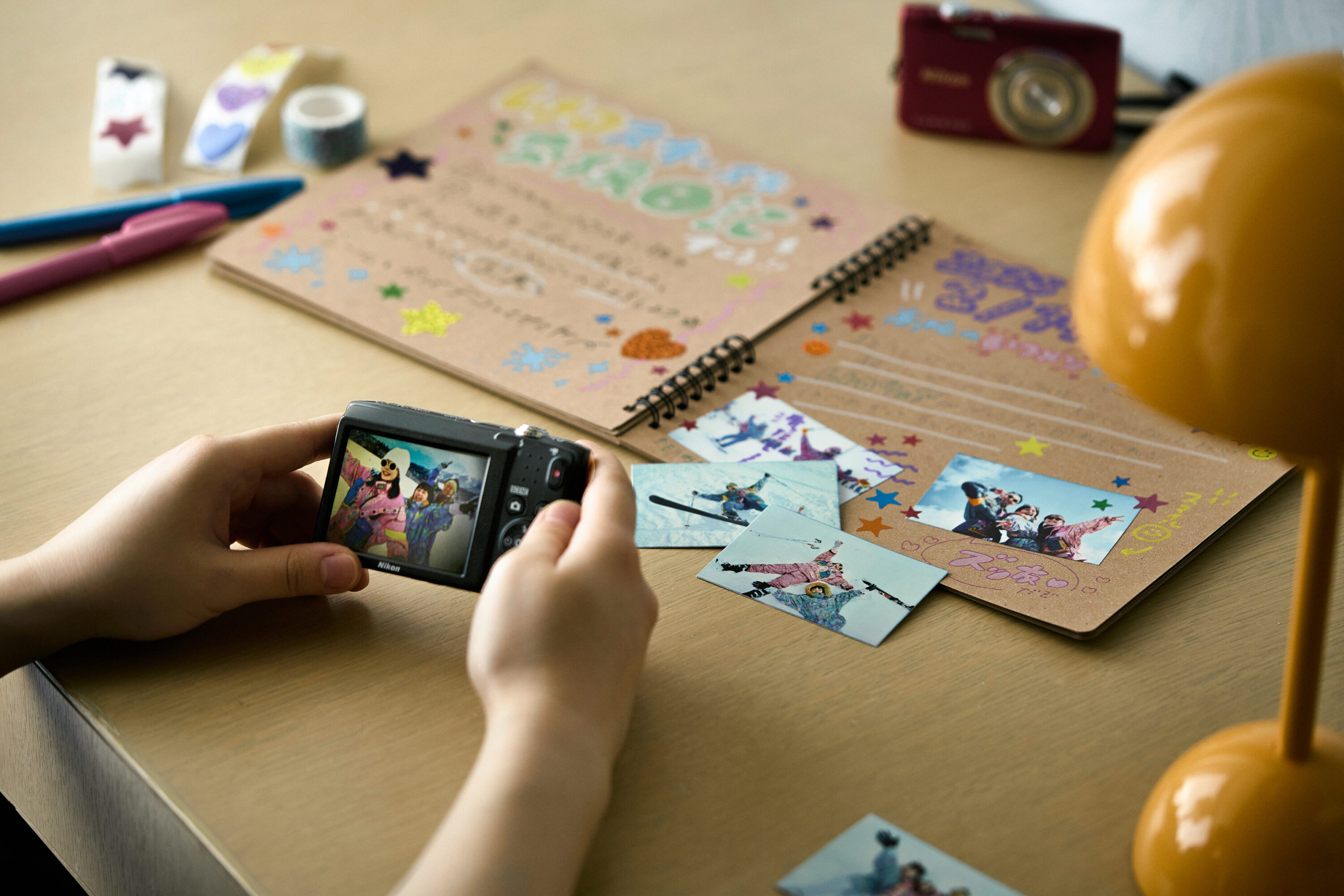 Relive your youth!? Enjoy the slopes in trendy attire with the "90s ...