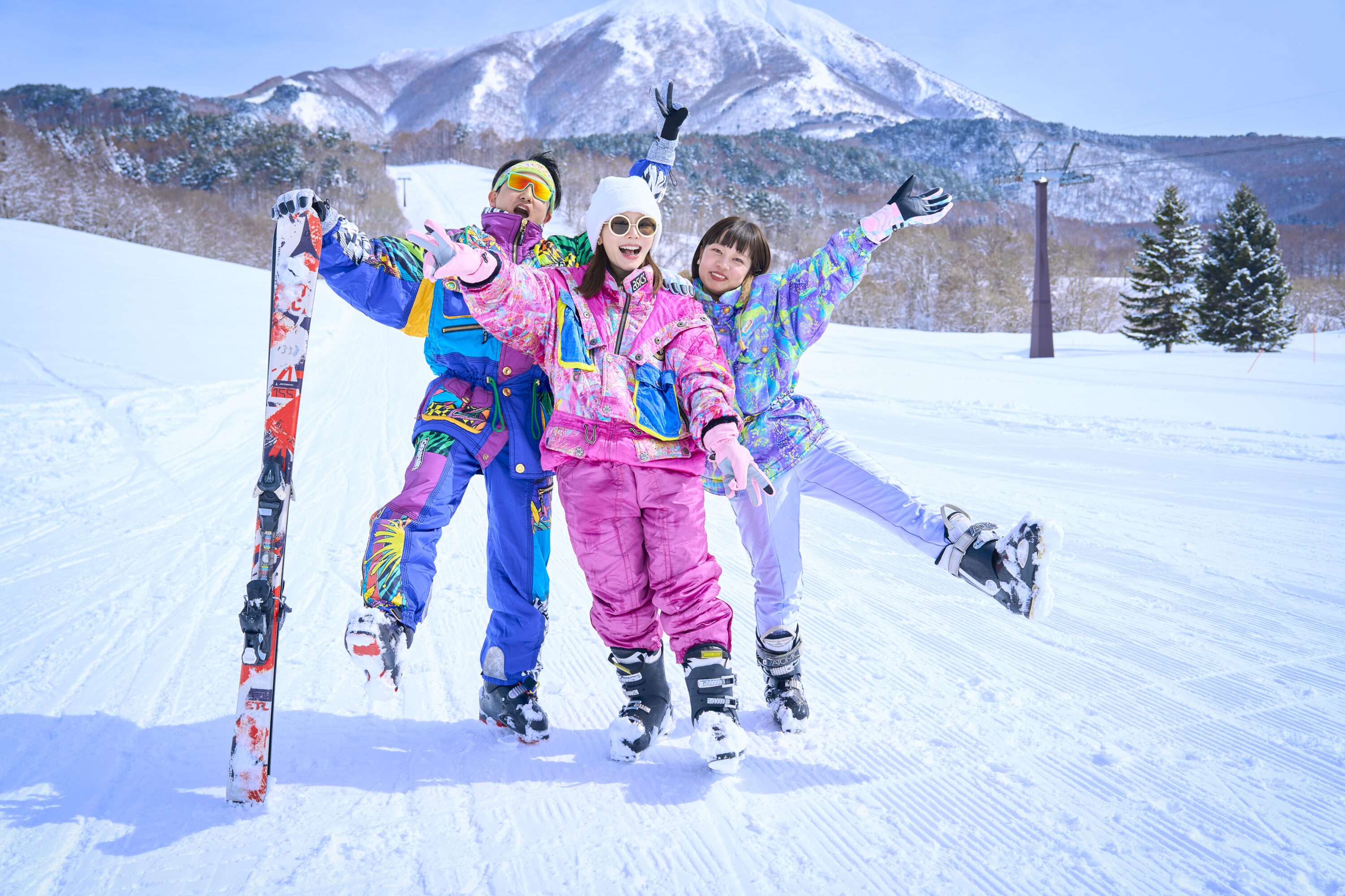Relive your youth!? Enjoy the slopes in trendy attire with the "90s ...