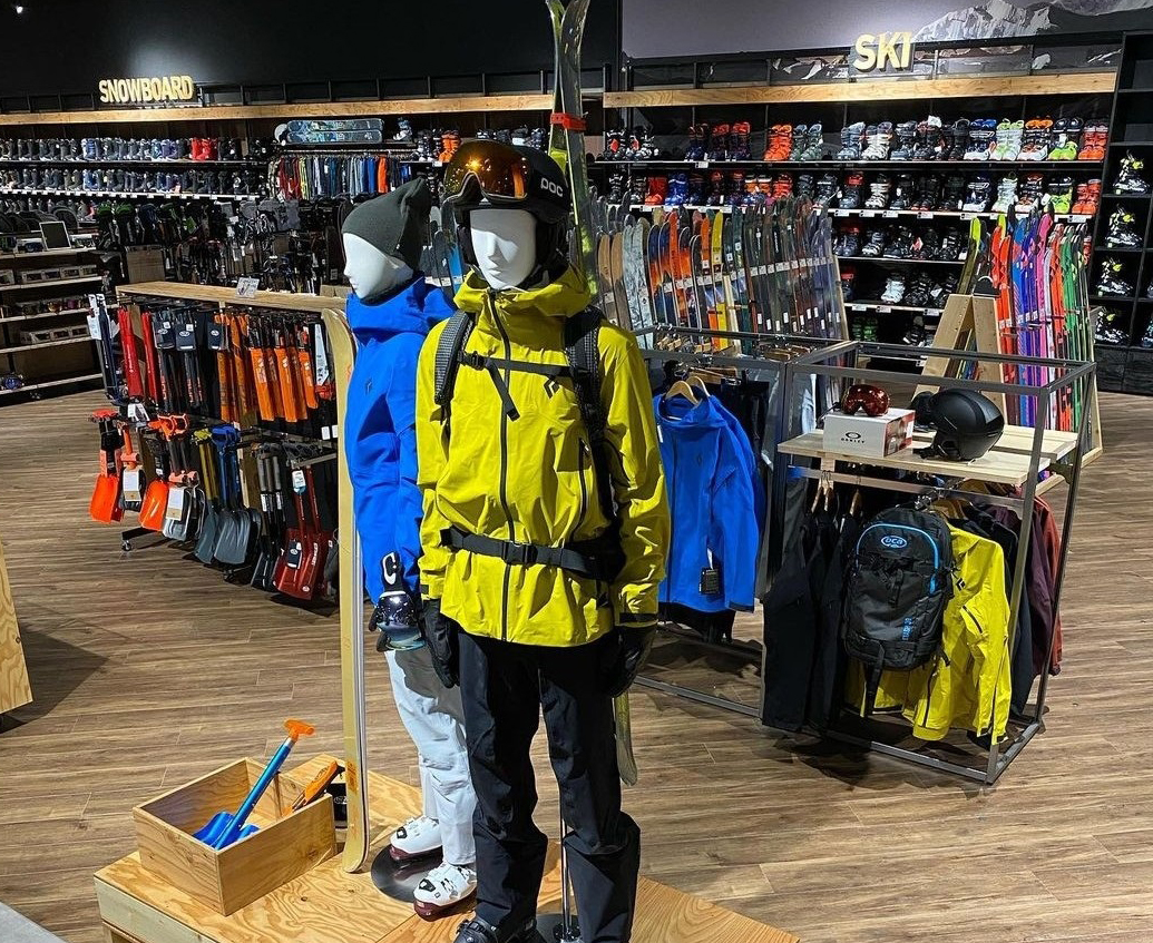 AlpenOutdoors Flagship Store Sapporo Hassamu | Certified Ski Guide ...